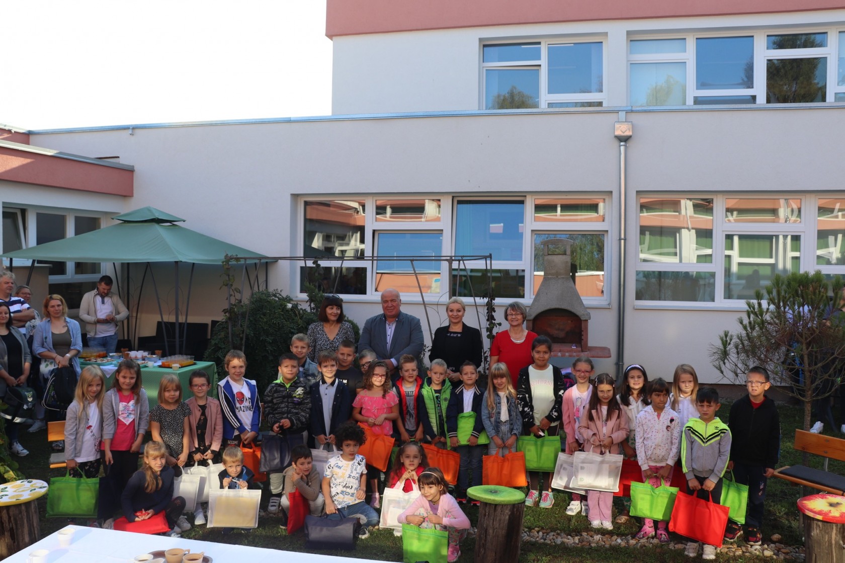 Nastavu u osnovnim školama Lipika, Dobrovca i Poljane započelo 395 ...