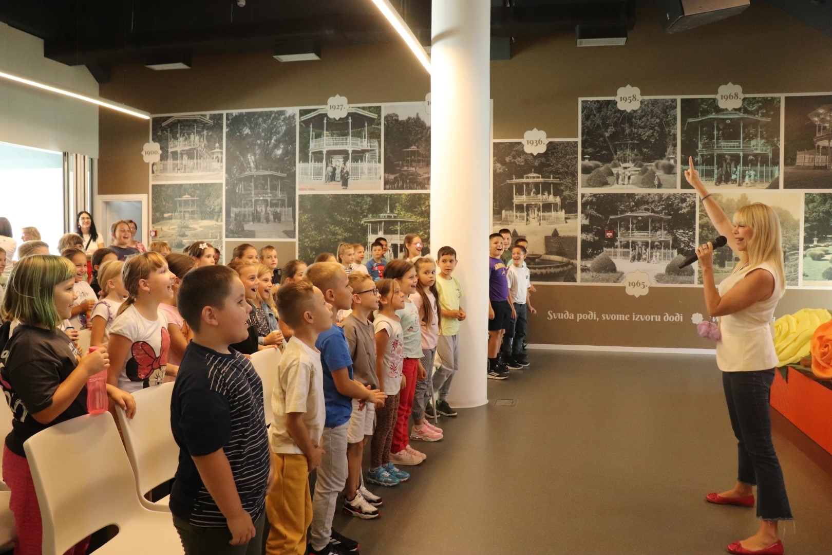 Mila Elegović i Vrabica hrabrica donijele osmijehe i optimizam u Vilu dobre vode | Compas.hr Lipik